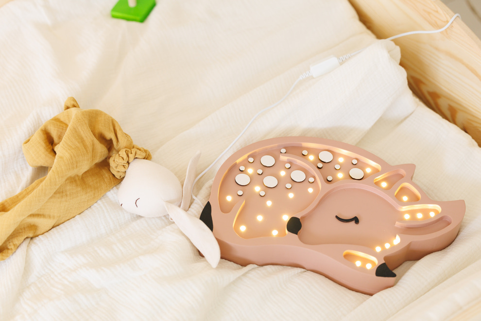 Little Lights Brown Fawn Lamp – Wooden LED Nightlight | Mon Lit Cabane